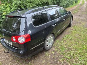 Melns Volkswagen Passat 2008 Druskininkai, ar dzinēja tilpumu 2.00 L un nobraukumu 314 tūkst. km par 1700 €, foto 4 vietnē AUTOMOTO.COM.LV