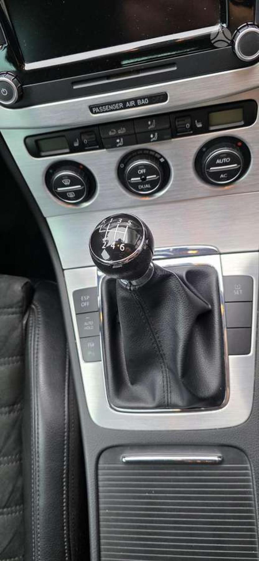 Black Volkswagen Passat 2008 in Klaipeda, with an engine capacity of 1.98 L and mileage of 238 thousand km for 1599 €, photo 12 on AUTOMOTO.COM.LV