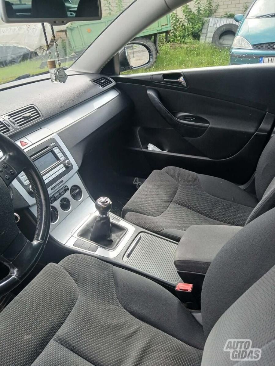 Melns Volkswagen Passat 2008 Rietavas, ar dzinēja tilpumu 2.00 L un nobraukumu 457 tūkst. km par 2500 €, foto 7 vietnē AUTOMOTO.COM.LV