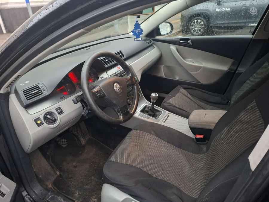 Melns Volkswagen Passat 2008 Viļņa, ar dzinēja tilpumu 1.90 L un nobraukumu 436 tūkst. km par 850 €, foto 7 vietnē AUTOMOTO.COM.LV