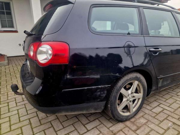 Black Volkswagen Passat 2009 in Klaipeda, with an engine capacity of 1.97 L and mileage of 366 thousand km for 1600 €, photo 4 on AUTOMOTO.COM.LV