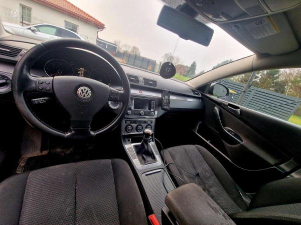 Black Volkswagen Passat 2009 in Klaipeda, with an engine capacity of 1.97 L and mileage of 366 thousand km for 1600 €, photo 7 on AUTOMOTO.COM.LV