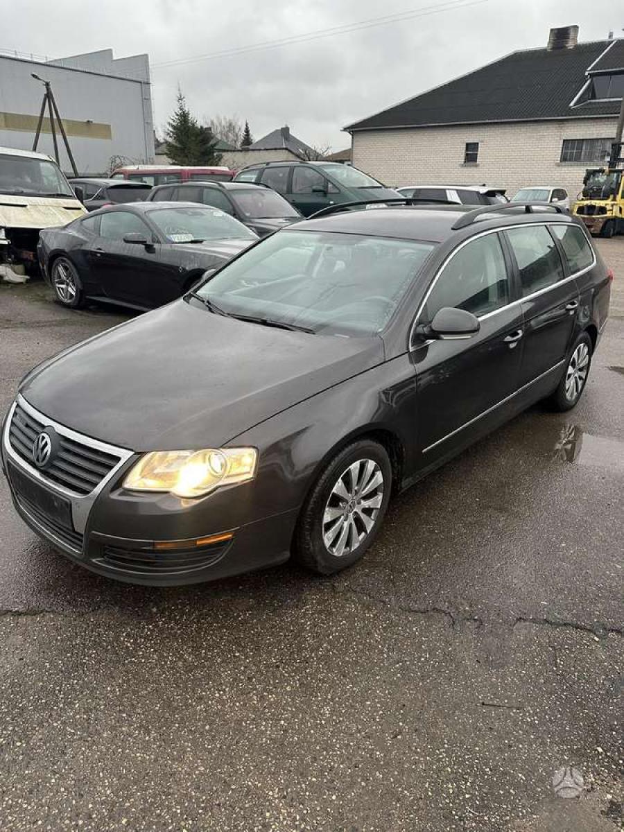 Melns Volkswagen Passat 2009 Marijampole, ar dzinēja tilpumu 1.97 L un nobraukumu 340 tūkst. km par 2950 €, foto 3 vietnē AUTOMOTO.COM.LV