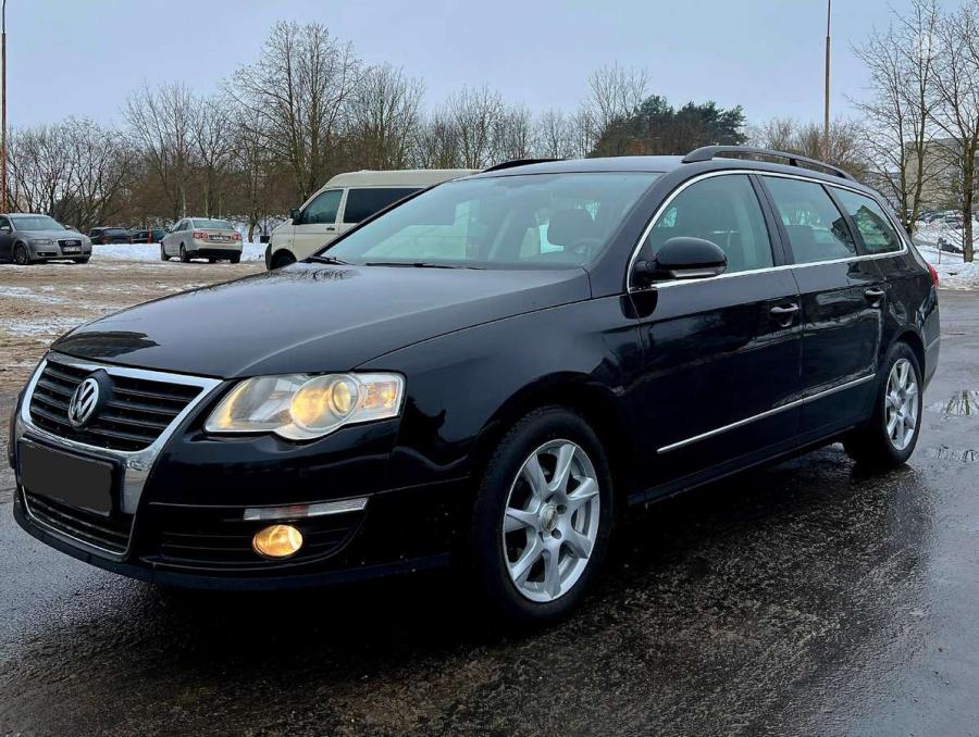 Black Volkswagen Passat 2009 in Vilnius, with an engine capacity of 1.40 L and mileage of 300 thousand km for 2799 €, photo 1 on AUTOMOTO.COM.LV