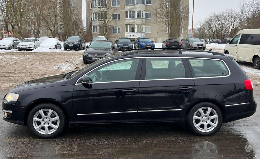Black Volkswagen Passat 2009 in Vilnius, with an engine capacity of 1.40 L and mileage of 300 thousand km for 2799 €, photo 4 on AUTOMOTO.COM.LV
