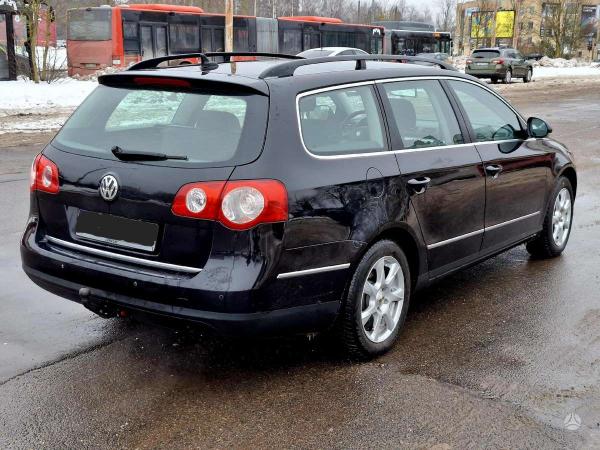 Black Volkswagen Passat 2009 in Vilnius, with an engine capacity of 1.40 L and mileage of 300 thousand km for 2799 €, photo 5 on AUTOMOTO.COM.LV