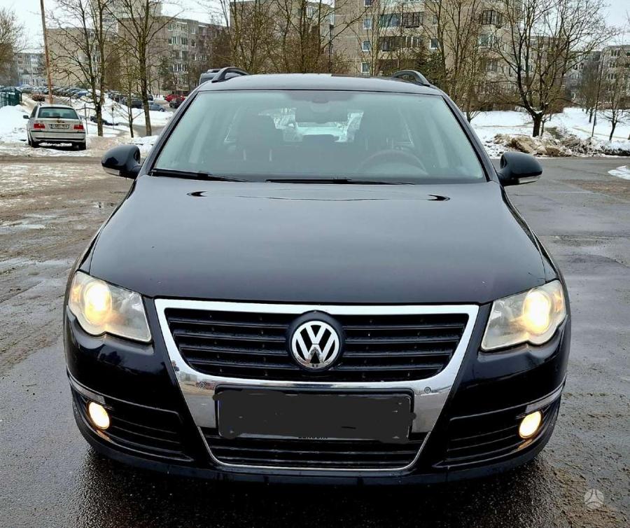 Black Volkswagen Passat 2009 in Vilnius, with an engine capacity of 1.40 L and mileage of 300 thousand km for 2799 €, photo 7 on AUTOMOTO.COM.LV