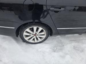 Melns Volkswagen Passat 2009 Marijampole, ar dzinēja tilpumu 2.00 L un nobraukumu 346 tūkst. km par 2300 €, foto 4 vietnē AUTOMOTO.COM.LV