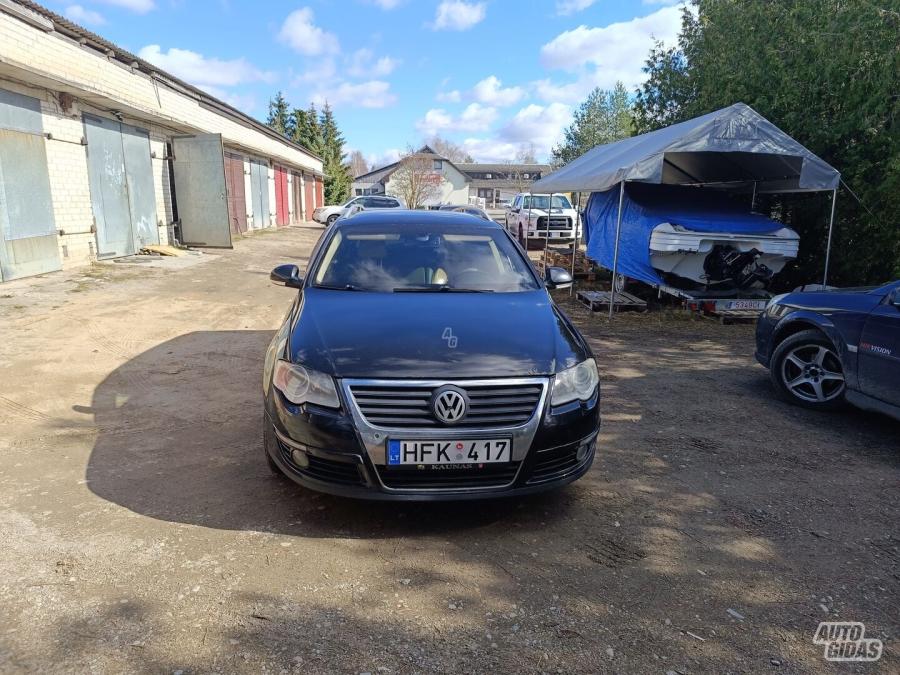 Black Volkswagen Passat 2009 in Marijampole, with an engine capacity of 1.90 L and mileage of 340 thousand km for 1650 €, photo 3 on AUTOMOTO.COM.LV