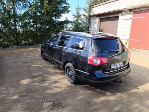 Black Volkswagen Passat 2009 in Marijampole, with an engine capacity of 1.90 L and mileage of 340 thousand km for 1650 €, photo 7 on AUTOMOTO.COM.LV