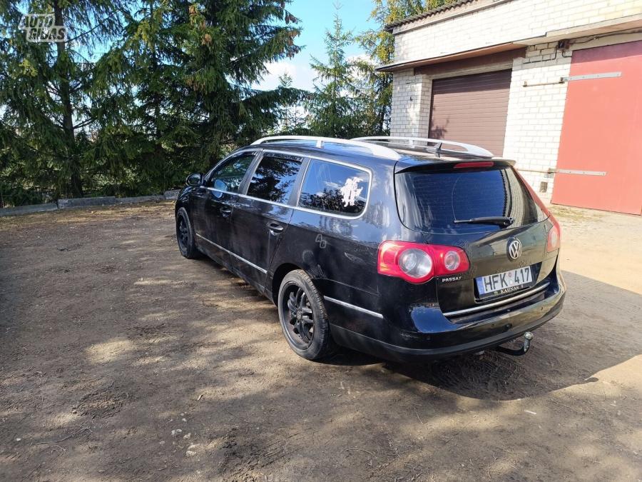Black Volkswagen Passat 2009 in Marijampole, with an engine capacity of 1.90 L and mileage of 340 thousand km for 1650 €, photo 7 on AUTOMOTO.COM.LV