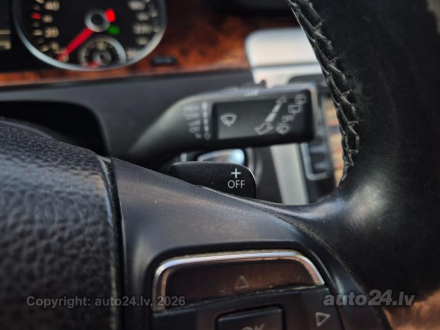 Black Volkswagen Passat 2009 in Tallinn, with an engine capacity of 2.00 L and mileage of 315 thousand km for 2499 €, photo 11 on AUTOMOTO.COM.LV