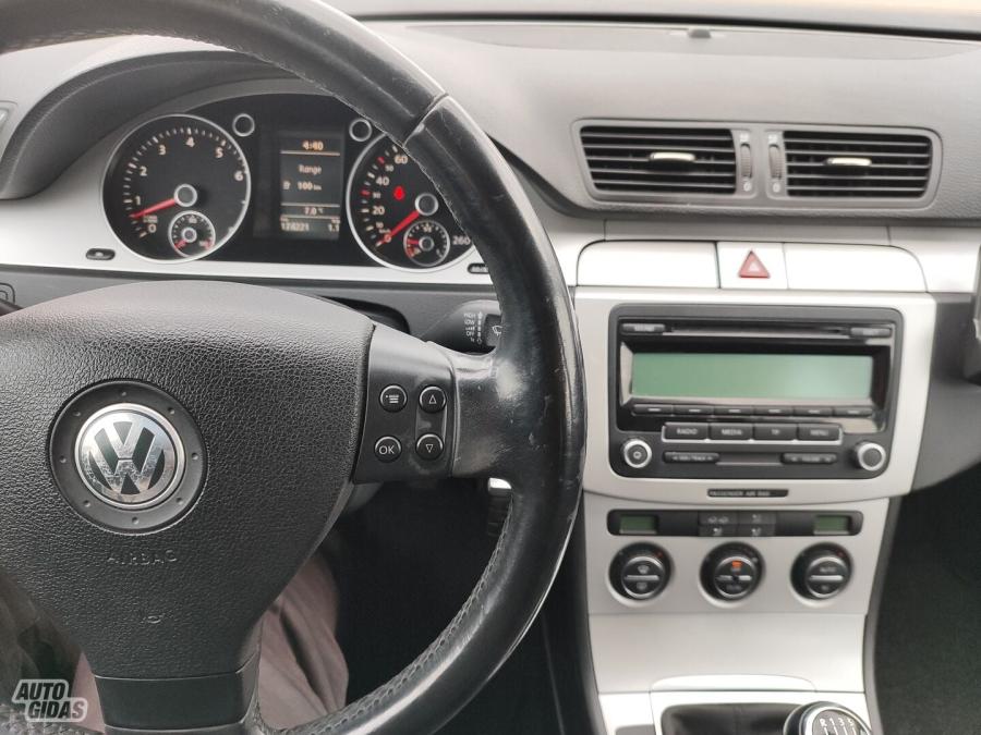 Melns Volkswagen Passat 2009 Marijampole, ar dzinēja tilpumu 1.40 L un nobraukumu 174 tūkst. km par 2250 €, foto 10 vietnē AUTOMOTO.COM.LV