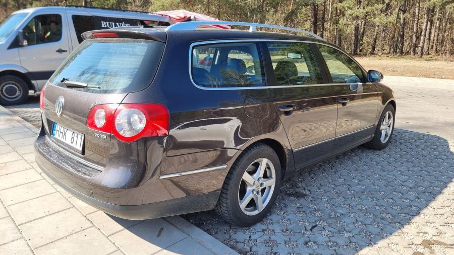 Black Volkswagen Passat 2009 in Vilnius, with an engine capacity of 2.00 L and mileage of 258 thousand km for 1800 €, photo 4 on AUTOMOTO.COM.LV