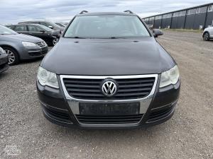 Black Volkswagen Passat 2009 in Giraite, with an engine capacity of 2.00 L and mileage of 245 thousand km for 1950 €, photo 3 on AUTOMOTO.COM.LV