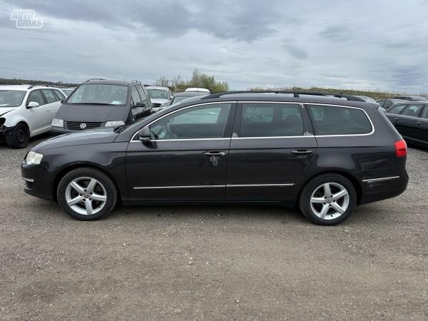 Black Volkswagen Passat 2009 in Giraite, with an engine capacity of 2.00 L and mileage of 245 thousand km for 1950 €, photo 8 on AUTOMOTO.COM.LV