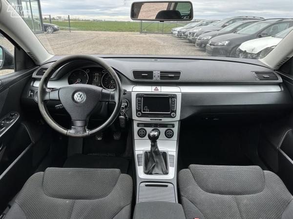 Black Volkswagen Passat 2009 in Giraite, with an engine capacity of 2.00 L and mileage of 245 thousand km for 1950 €, photo 9 on AUTOMOTO.COM.LV