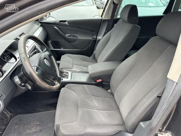 Black Volkswagen Passat 2009 in Giraite, with an engine capacity of 2.00 L and mileage of 245 thousand km for 1950 €, photo 10 on AUTOMOTO.COM.LV