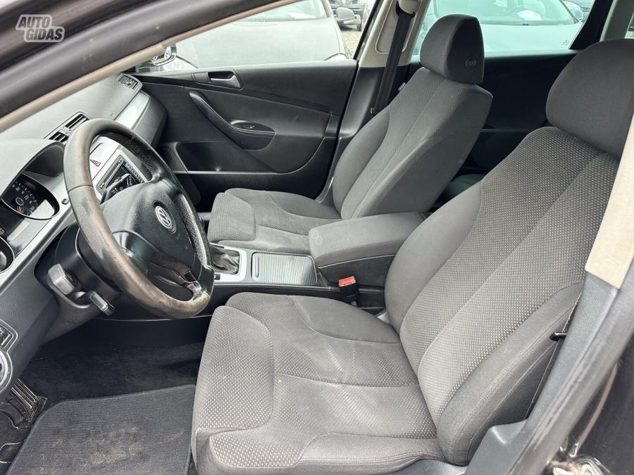 Black Volkswagen Passat 2009 in Giraite, with an engine capacity of 2.00 L and mileage of 245 thousand km for 1950 €, photo 11 on AUTOMOTO.COM.LV