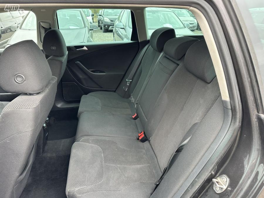 Black Volkswagen Passat 2009 in Giraite, with an engine capacity of 2.00 L and mileage of 245 thousand km for 1950 €, photo 12 on AUTOMOTO.COM.LV
