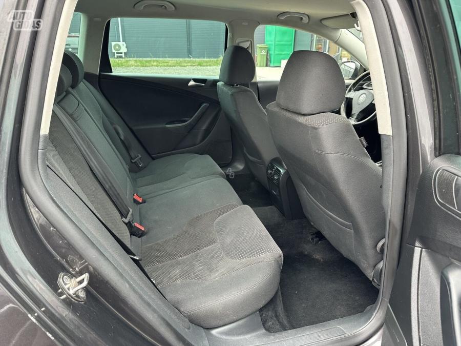 Black Volkswagen Passat 2009 in Giraite, with an engine capacity of 2.00 L and mileage of 245 thousand km for 1950 €, photo 13 on AUTOMOTO.COM.LV