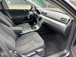 Black Volkswagen Passat 2009 in Giraite, with an engine capacity of 2.00 L and mileage of 245 thousand km for 1950 €, photo 14 on AUTOMOTO.COM.LV