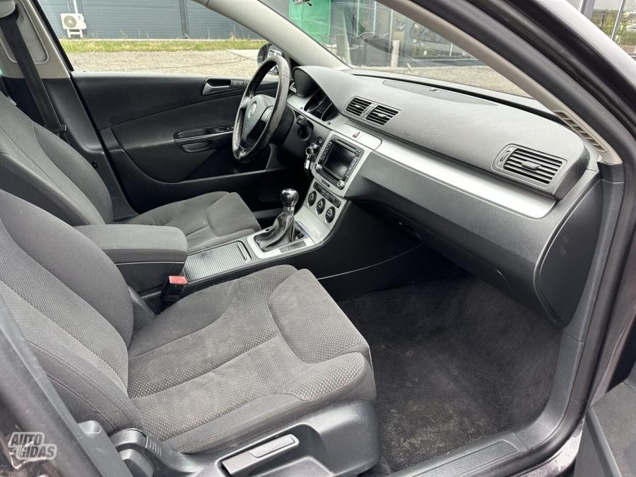 Black Volkswagen Passat 2009 in Giraite, with an engine capacity of 2.00 L and mileage of 245 thousand km for 1950 €, photo 14 on AUTOMOTO.COM.LV