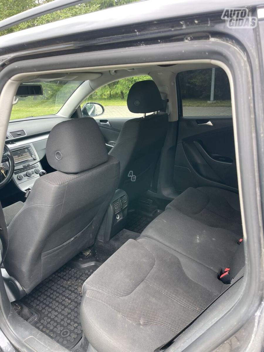 Black Volkswagen Passat 2009 in Birzai, with an engine capacity of 2.00 L and mileage of 478 thousand km for 1450 €, photo 8 on AUTOMOTO.COM.LV