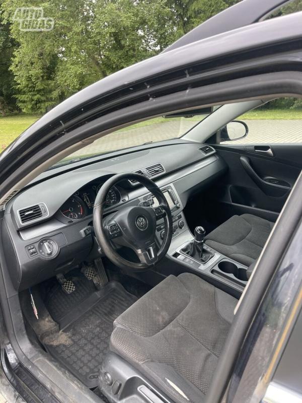 Black Volkswagen Passat 2009 in Birzai, with an engine capacity of 2.00 L and mileage of 478 thousand km for 1399 €, photo 8 on AUTOMOTO.COM.LV