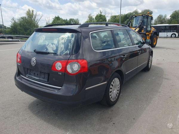 Melns Volkswagen Passat 2009 Viļņa, ar dzinēja tilpumu 1.39 L un nobraukumu 257 tūkst. km par 2850 €, foto 4 vietnē AUTOMOTO.COM.LV