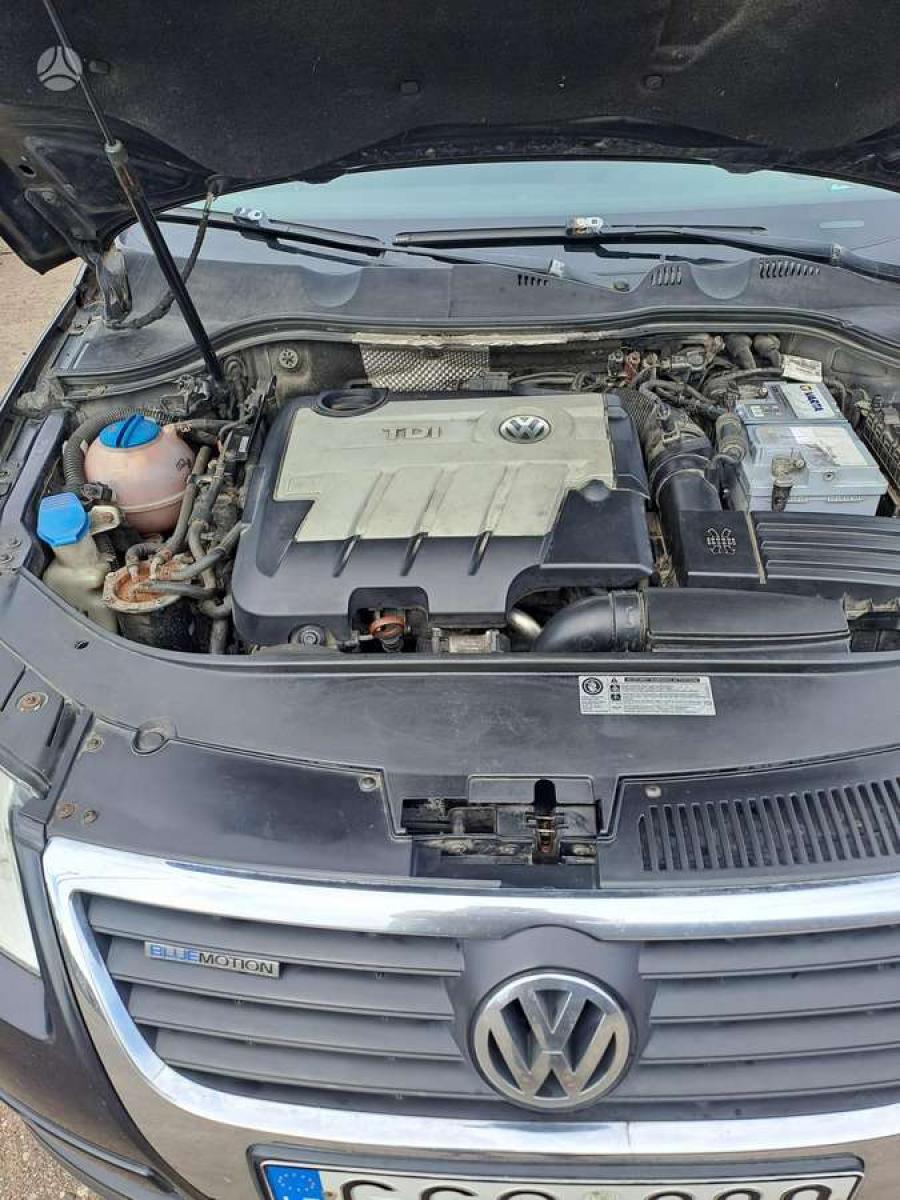 Black Volkswagen Passat 2009 in Vilnius, with an engine capacity of 1.97 L and mileage of 300 thousand km for 1100 €, photo 3 on AUTOMOTO.COM.LV