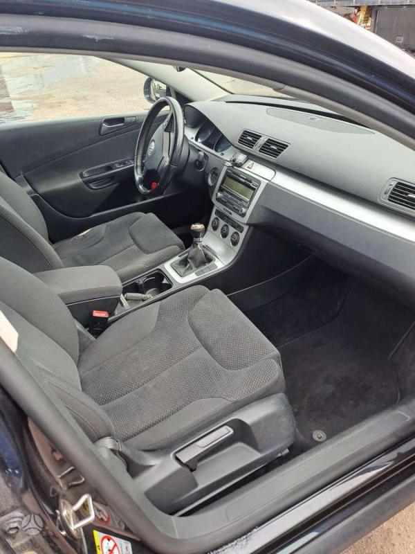 Melns Volkswagen Passat 2009 Viļņa, ar dzinēja tilpumu 1.97 L un nobraukumu 300 tūkst. km par 1100 €, foto 3 vietnē AUTOMOTO.COM.LV