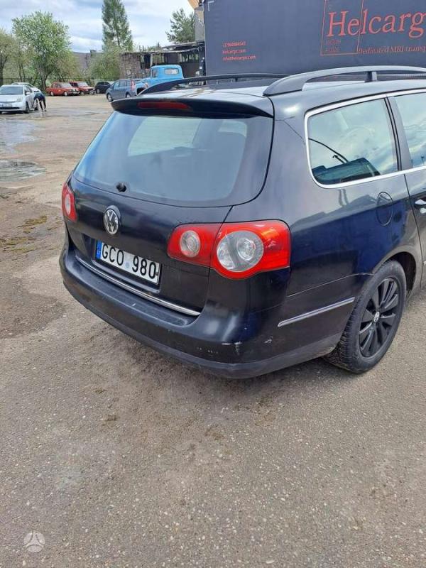 Melns Volkswagen Passat 2009 Viļņa, ar dzinēja tilpumu 1.97 L un nobraukumu 300 tūkst. km par 1100 €, foto 6 vietnē AUTOMOTO.COM.LV