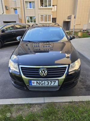Black Volkswagen Passat 2009 in Siauliai, with an engine capacity of 1.39 L and mileage of 228 thousand km for 3300 €, photo  on AUTOMOTO.COM.LV