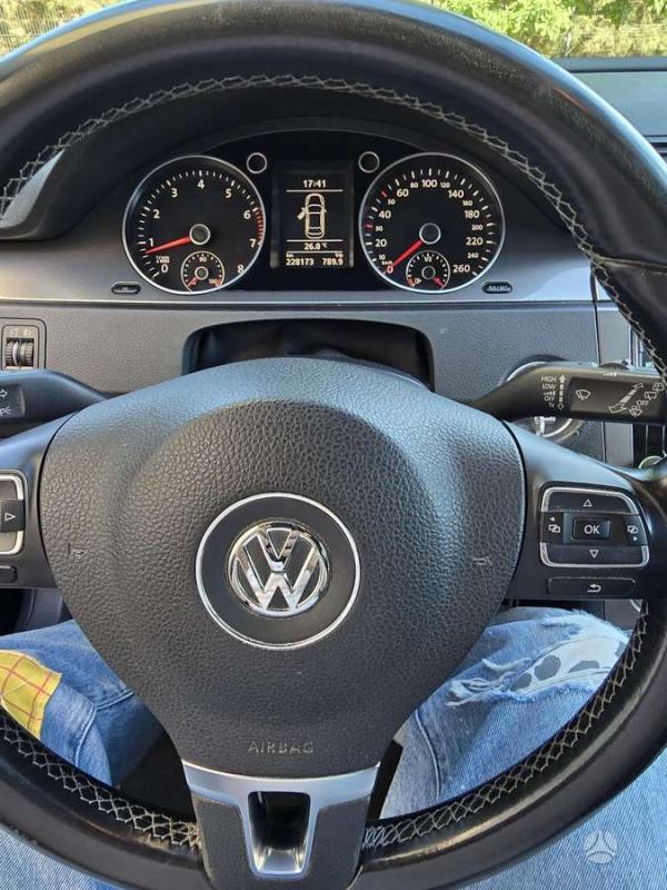 Black Volkswagen Passat 2009 in Siauliai, with an engine capacity of 1.39 L and mileage of 228 thousand km for 3300 €, photo 2 on AUTOMOTO.COM.LV
