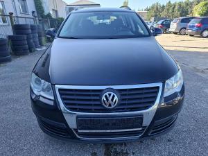 Black Volkswagen Passat 2009 in Utena, with an engine capacity of 1.97 L and mileage of 275 thousand km for 2400 €, photo 3 on AUTOMOTO.COM.LV