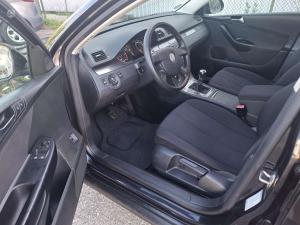 Black Volkswagen Passat 2009 in Utena, with an engine capacity of 1.97 L and mileage of 275 thousand km for 2400 €, photo 14 on AUTOMOTO.COM.LV