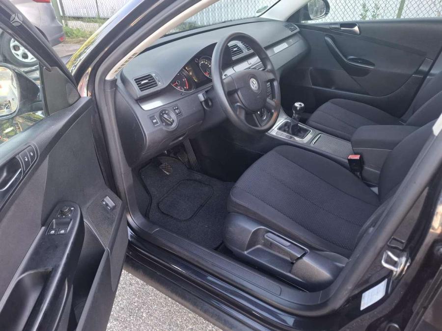 Black Volkswagen Passat 2009 in Utena, with an engine capacity of 1.97 L and mileage of 275 thousand km for 2400 €, photo 14 on AUTOMOTO.COM.LV