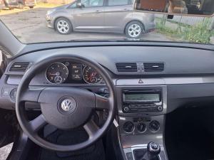 Black Volkswagen Passat 2009 in Utena, with an engine capacity of 1.97 L and mileage of 275 thousand km for 2400 €, photo 15 on AUTOMOTO.COM.LV