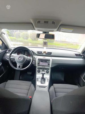 Black Volkswagen Passat 2009 in Kaunas, with an engine capacity of 2.00 L and mileage of 280 thousand km for 3600 €, photo 9 on AUTOMOTO.COM.LV