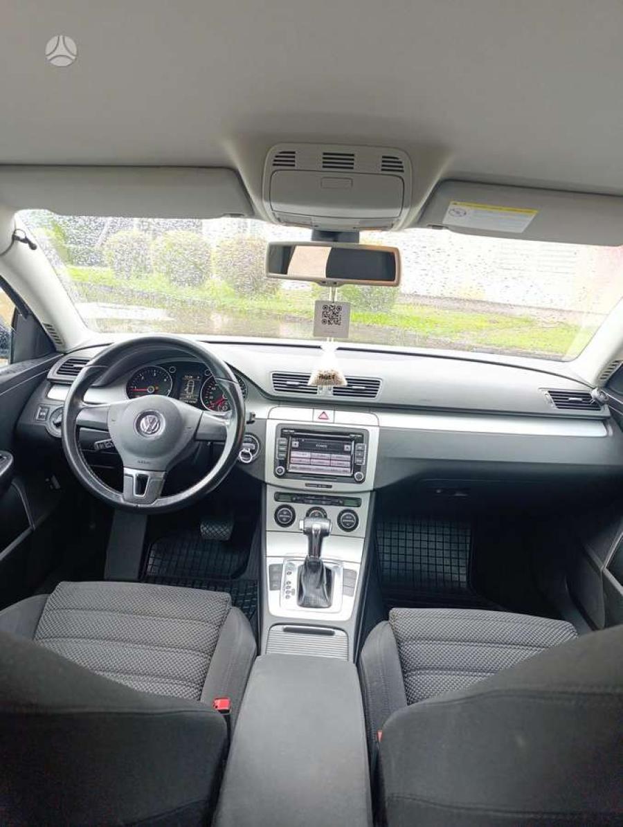 Black Volkswagen Passat 2009 in Kaunas, with an engine capacity of 2.00 L and mileage of 280 thousand km for 3600 €, photo 9 on AUTOMOTO.COM.LV