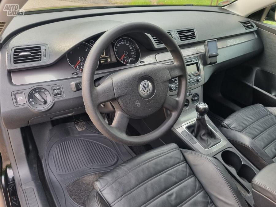 Melns Volkswagen Passat 2009 Ignalina, ar dzinēja tilpumu 2.00 L un nobraukumu 289 tūkst. km par 2650 €, foto 12 vietnē AUTOMOTO.COM.LV