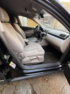 Black Volkswagen Passat 2009 in Vilnius, with an engine capacity of 1.97 L and mileage of 349 thousand km for 2300 €, photo 8 on AUTOMOTO.COM.LV
