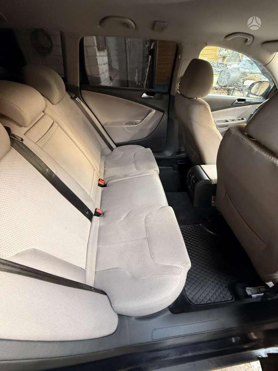 Black Volkswagen Passat 2009 in Vilnius, with an engine capacity of 1.97 L and mileage of 349 thousand km for 2300 €, photo 9 on AUTOMOTO.COM.LV