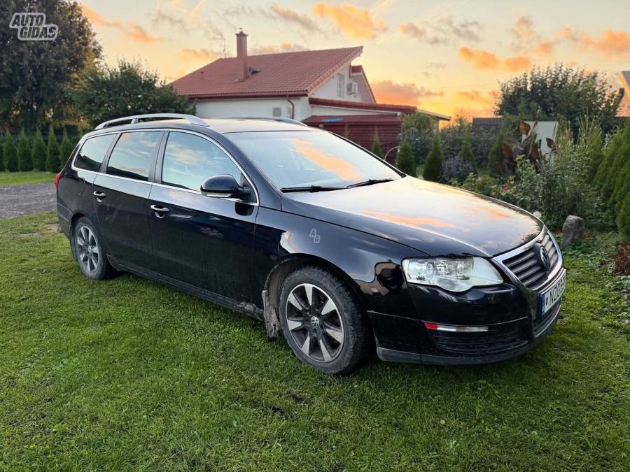 Black Volkswagen Passat 2009 in Silute, with an engine capacity of 2.00 L and mileage of 264 thousand km for 3500 €, photo 4 on AUTOMOTO.COM.LV