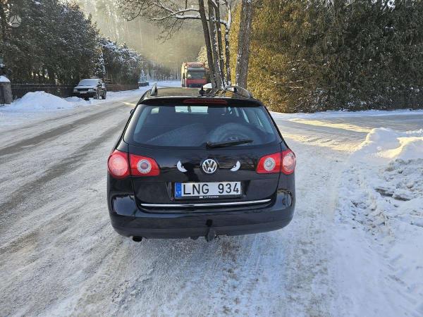 Black Volkswagen Passat 2010 in Prienai, with an engine capacity of 1.60 L and mileage of 348 thousand km for 1750 €, photo 5 on AUTOMOTO.COM.LV