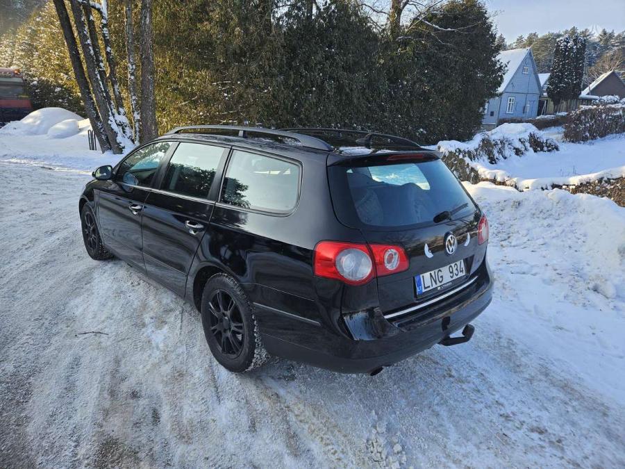 Black Volkswagen Passat 2010 in Prienai, with an engine capacity of 1.60 L and mileage of 348 thousand km for 1750 €, photo 8 on AUTOMOTO.COM.LV