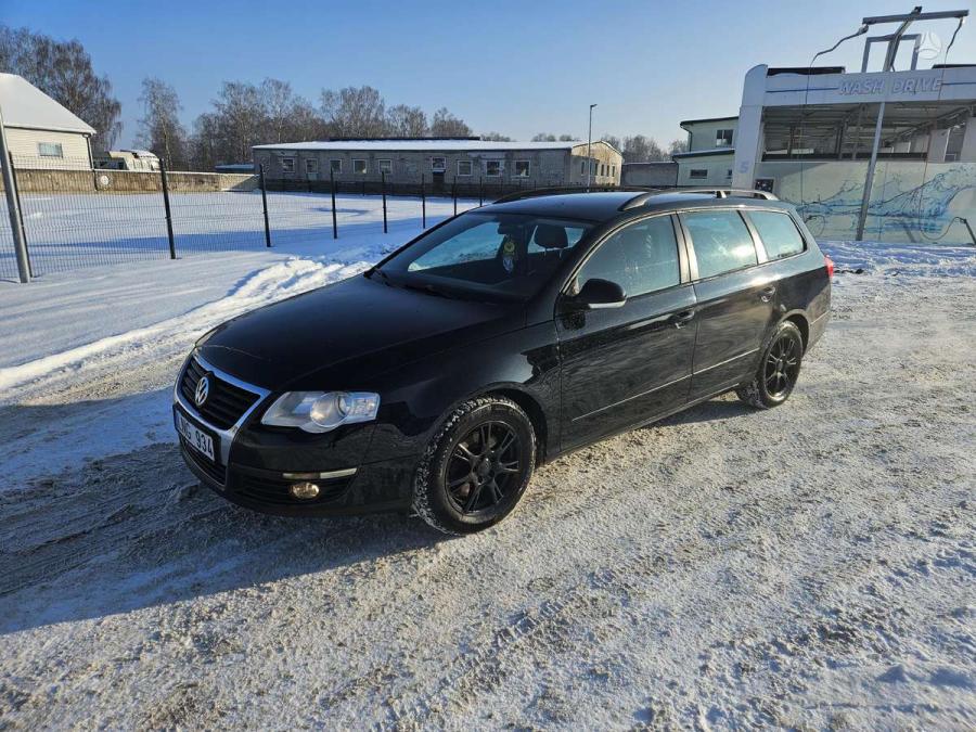 Black Volkswagen Passat 2010 in Prienai, with an engine capacity of 1.60 L and mileage of 348 thousand km for 1750 €, photo 9 on AUTOMOTO.COM.LV