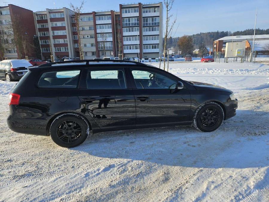 Black Volkswagen Passat 2010 in Prienai, with an engine capacity of 1.60 L and mileage of 348 thousand km for 1750 €, photo 12 on AUTOMOTO.COM.LV
