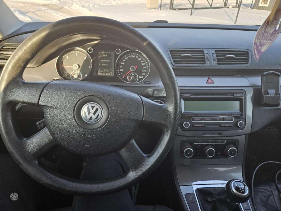 Black Volkswagen Passat 2010 in Prienai, with an engine capacity of 1.60 L and mileage of 348 thousand km for 1750 €, photo 14 on AUTOMOTO.COM.LV
